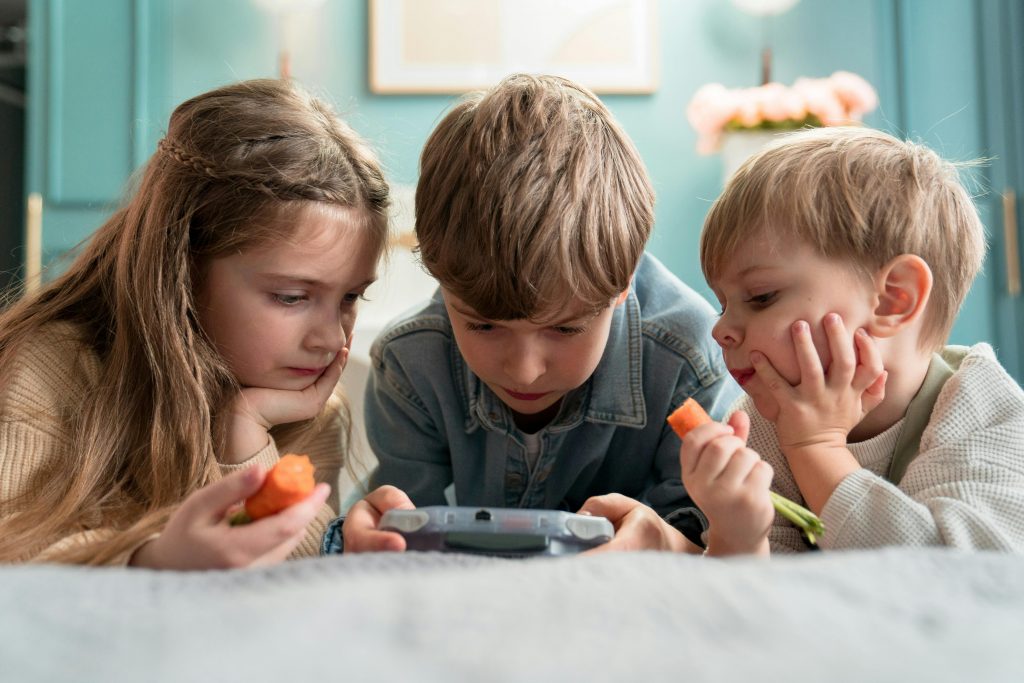 Introducing healthy tech habits early. - ApplatchKids